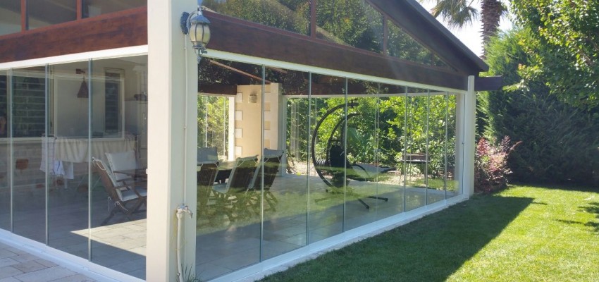 Why choose a frameless sliding glass panel system?